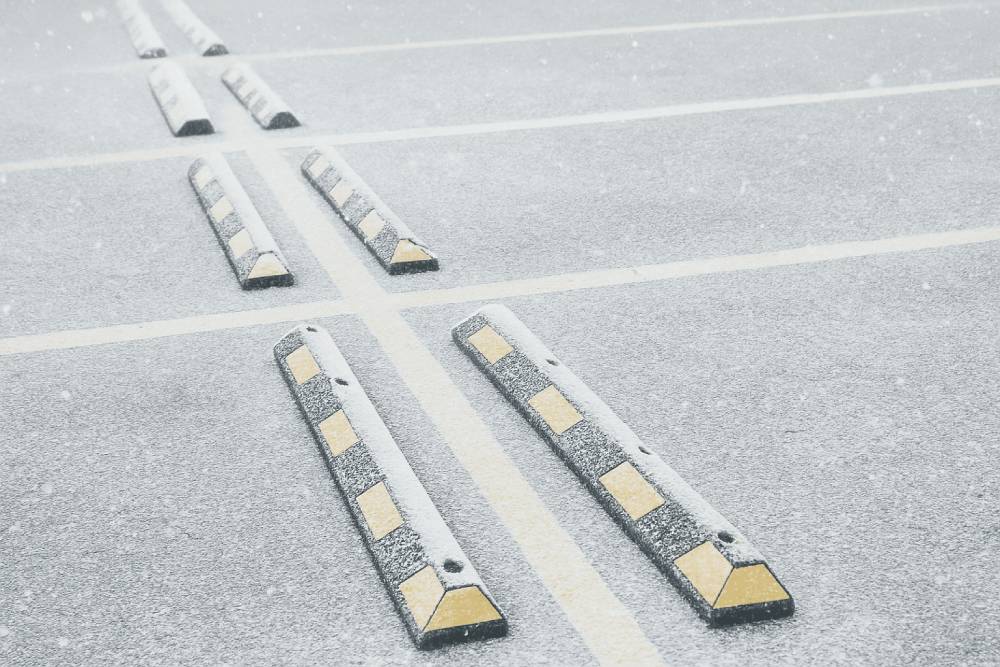 3' Black/Yellow Parking Curb | Park-It | GNRS1310YB | Eagle